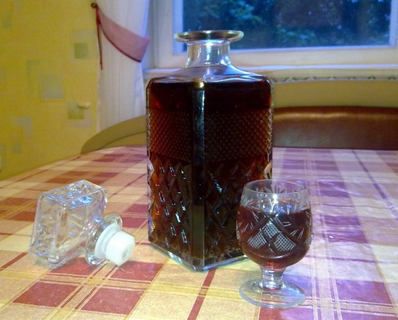 Кедровая настойка / Едальня